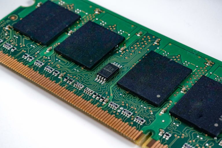 DRAM 是什麼？DRAM 概念股有哪些？DRAM 產業完整介紹！ - StockFeel 股感